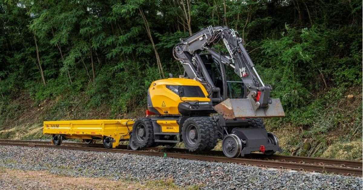 A compact excavator for railway construction and maintenance